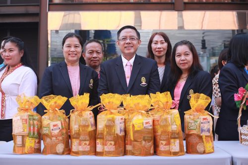 กลุ่มธุรกิจสยาม จัดพิธีทำบุญตักบาตรข้าวสารอาหารแห้งพระสงฆ์ 24 รูป ต้อนรับปีใหม่ 2567 - PMCU