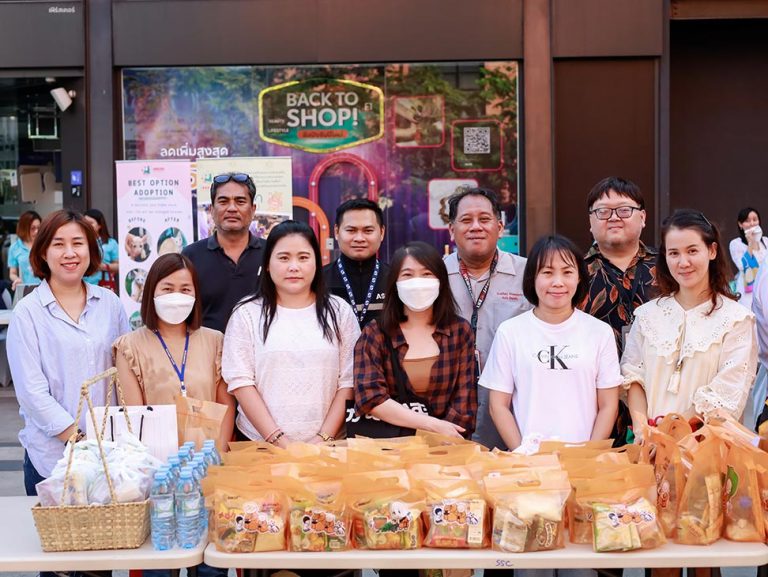 กลุ่มธุรกิจสยาม จัดพิธีทำบุญตักบาตรข้าวสารอาหารแห้งพระสงฆ์ 24 รูป ต้อนรับปีใหม่ 2567 - PMCU